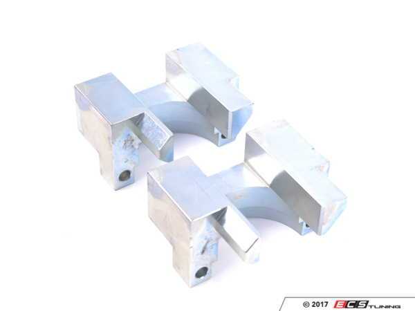 Genuine Mercedes Benz - 651589094000 - HOLD-DOWN DE