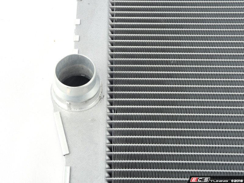 Genuine BMW - 17117570095 - Radiator (17-11-7-570-095)