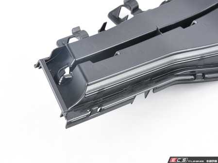 Genuine BMW - 51117396886 - CLOSED GRID, RIGHT (51-11-7-396-886)