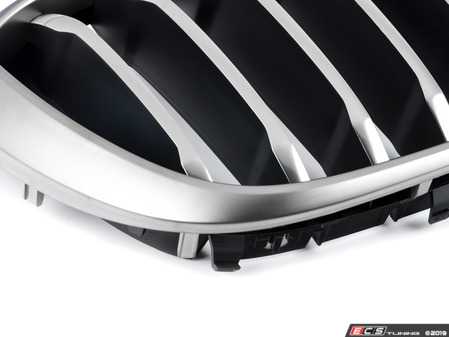 Genuine BMW - 51137464922 - Grille - Front - Right (51-13-7-464-922)