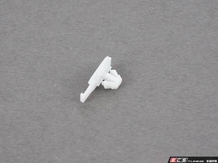 Genuine Volkswagen Audi - 7L0839069 - Lower Door Trim Clip - Priced ...