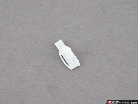 Genuine Volkswagen Audi - 7L0839069 - Lower Door Trim Clip - Priced ...