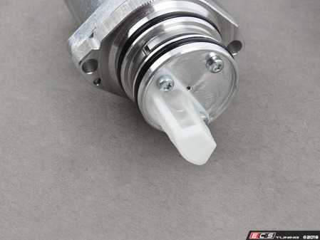 Genuine Volkswagen Audi - 02D525557 - Haldex Pump (02D 525 557)