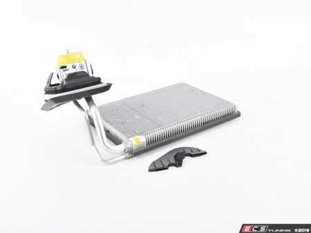 Genuine BMW - 82112458101 - G02 SUNSHADE (82-11-2-458-101)