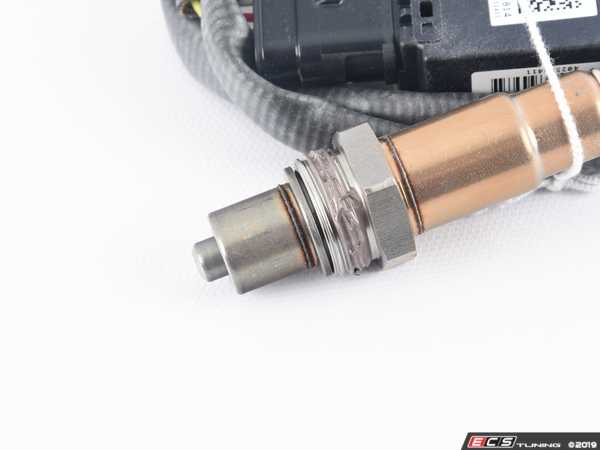 Genuine BMW - 13628582025 - Genuine BMW Exhaust Sensor (13-62-8-582-025)