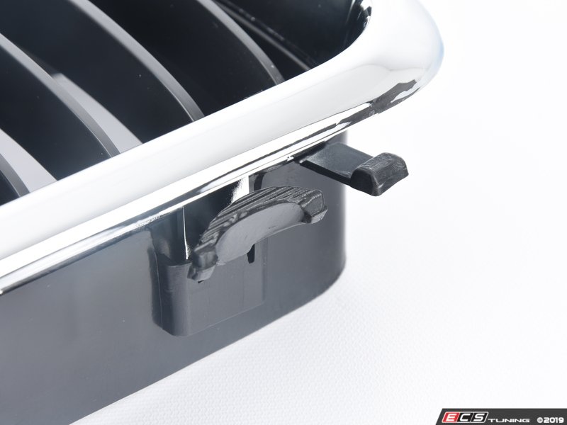 URO - 51138231594 - E38 Kidney Grille - Right