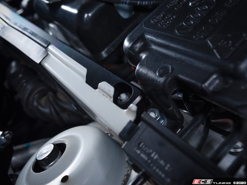 ECS - 028501ecs01KT - Audi B8 Billet Aluminum Front Strut Tower ...