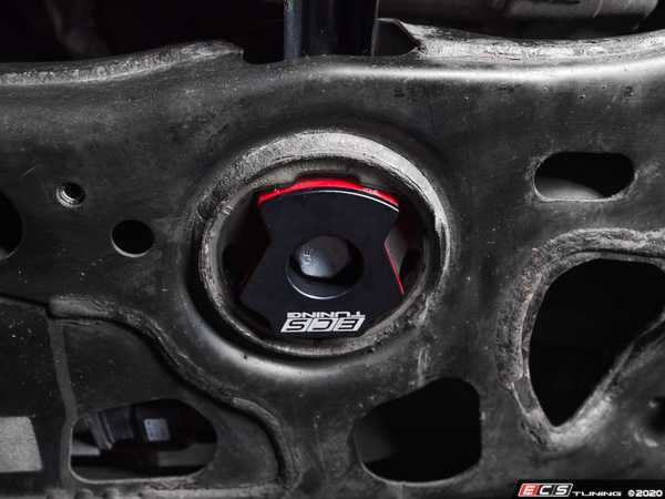 ECS - 010935ECS07KT2 - MQB Billet / Polyurethane Dogbone Mount Bushing ...