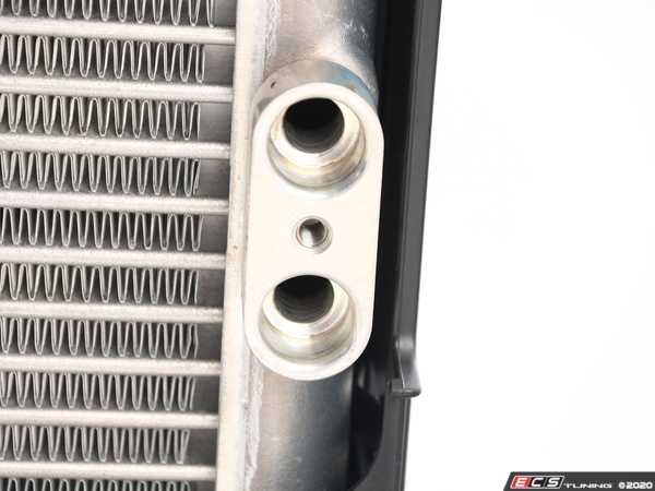Genuine BMW - 17217589518 - Oil Cooler (17-21-7-589-518)