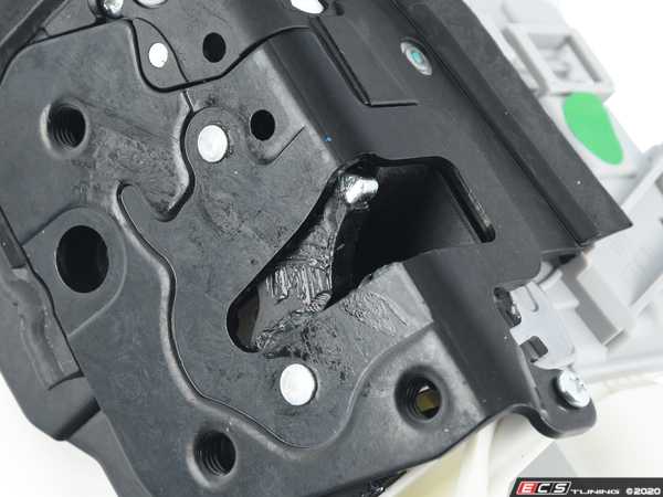 URO - 4F1837015F - Front Door Latch Assembly - Left