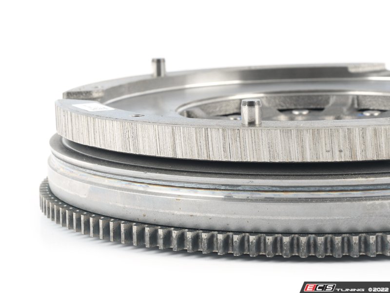 Genuine BMW - 21208667195 - Dual Mass Flywheel (21-20-8-667-195)