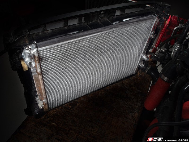 ECS - 014598LA01 - MQB Performance Aluminum Radiator