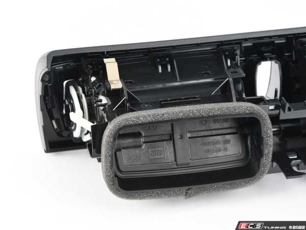 Genuine BMW - 64229317944 - Fresh Air Grille Center (64-22-9-317-944)