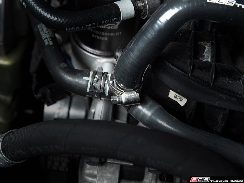 ECS - 043365LA01 - 1.8T/2.0T EA888 Gen3 & Evo4 Silicone Coolant Return Hose