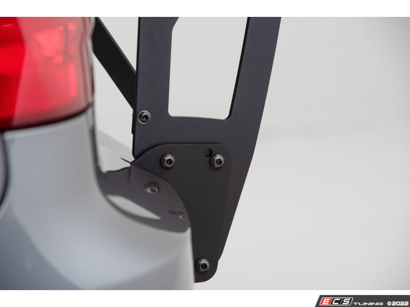 ECS - 013481LA01 - E92 Functional Chassis Integrated Spoiler - Carbon Fiber