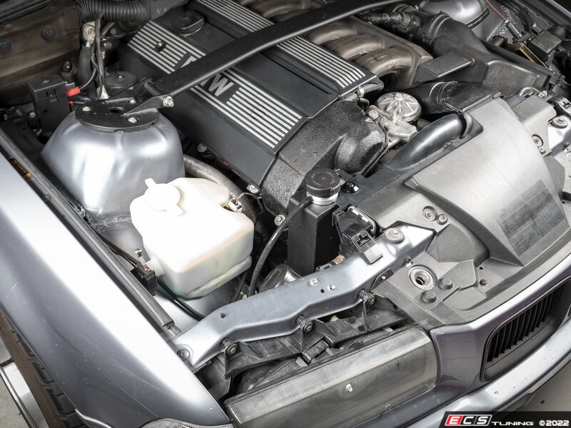 ECS News - Turner E36 Carbon Fiber Intake