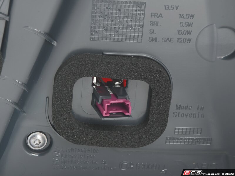 Genuine BMW - 63217376469 - Taillight for Fender (63-21-7-376-469)