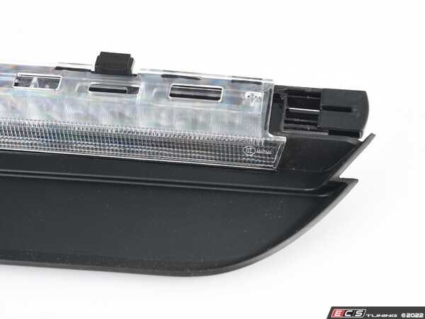 Genuine BMW - 63257336946 - THIRD STOPLAMP (63-25-7-336-946)