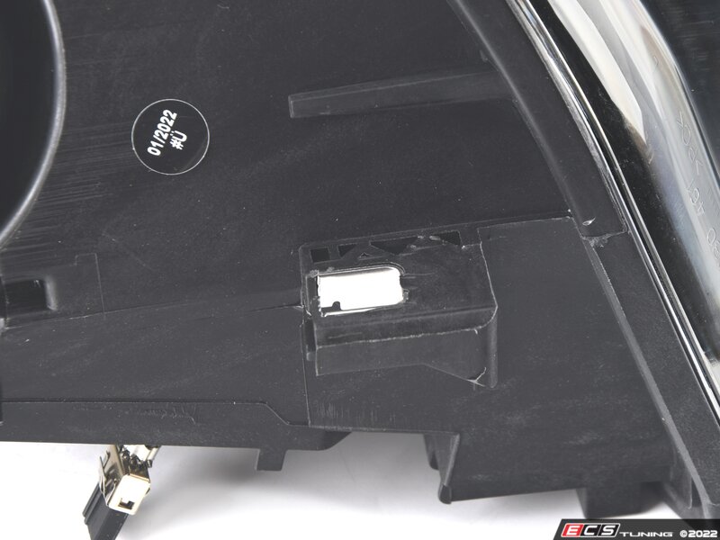 Genuine European Volkswagen Audi - 8E0941029BM - HEADLAMP (8E0 941 029 BM)