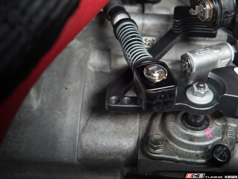 ECS - 047716LA05KT - MK8 GTI / Golf R Adjustable 6-Speed Short Shifter Kit