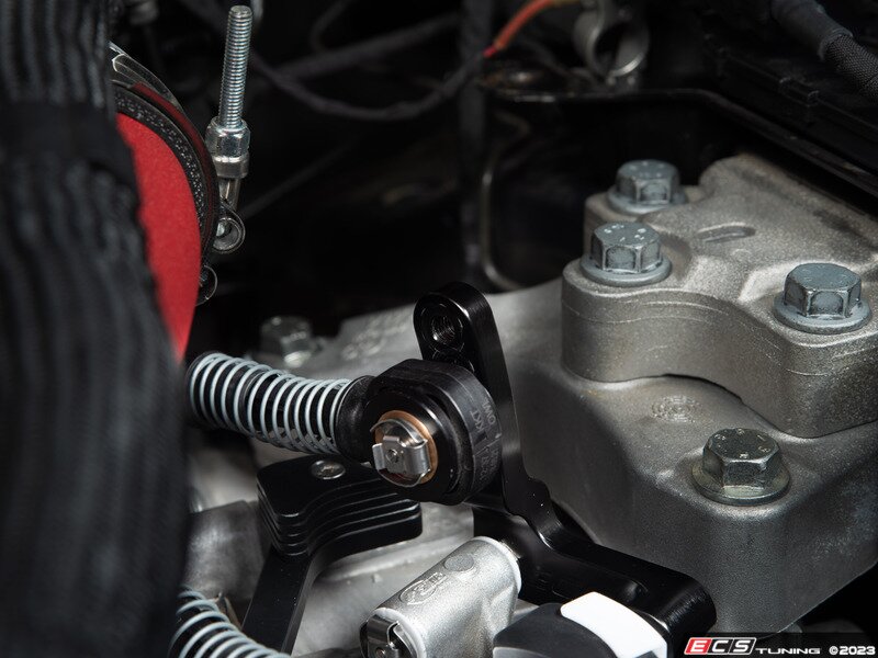 ECS - 047716LA05KT - MK8 GTI / Golf R Adjustable 6-Speed Short Shifter Kit