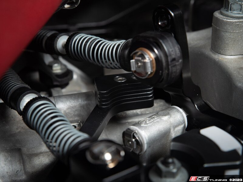 ECS - 047716LA05KT - MK8 GTI / Golf R Adjustable 6-Speed Short Shifter Kit