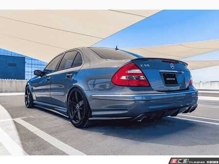 Suvneer - W211CFDIF - W211 3 Fin Carbon Fiber Rear Bumper Diffuser