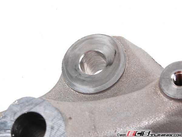 Genuine BMW - 31216793924 - Front Wheel Bearing Housing - Right (31-21 ...