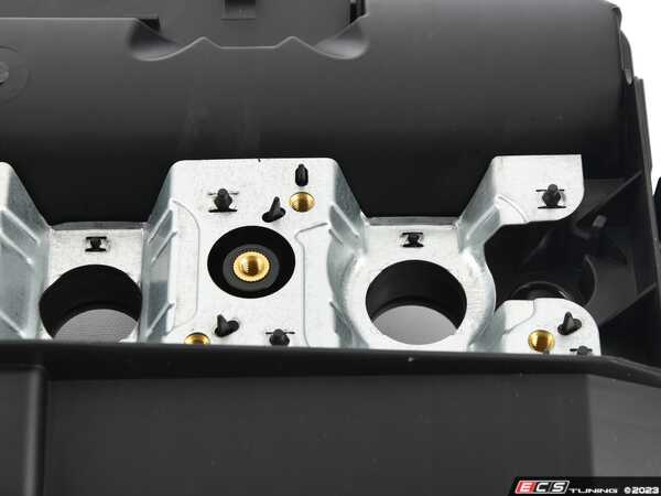 URO - 11121703341 - Valve Cover - M52/S52