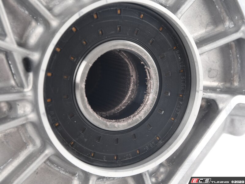 Genuine BMW - 27107599690 - Transfer Case (27-10-7-599-690)