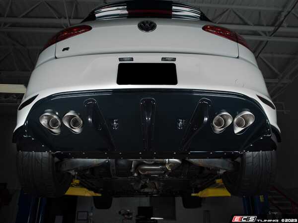 ECS - 039582LA01-01KT - MK7 Golf R Functional Aerodynamic Rear Diffuser Kit