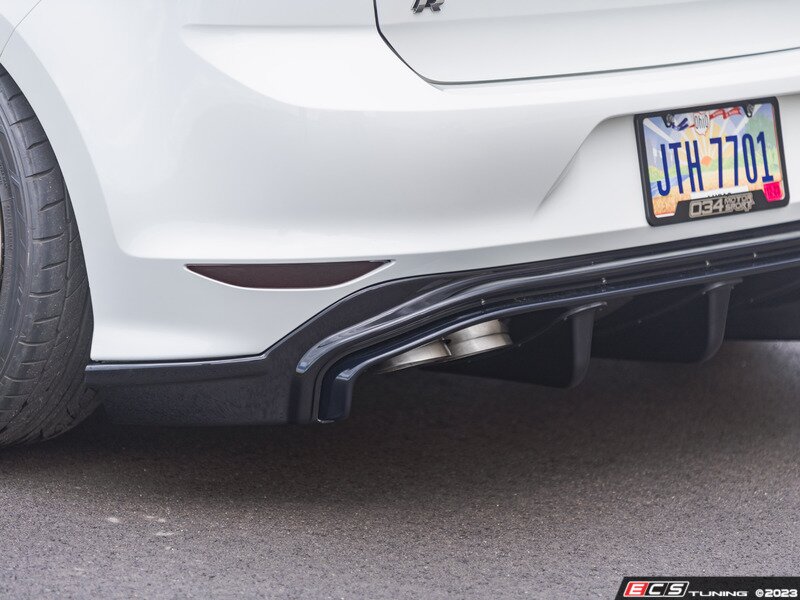 ECS - 039582LA01-01KT - MK7 Golf R Functional Aerodynamic Rear Diffuser Kit