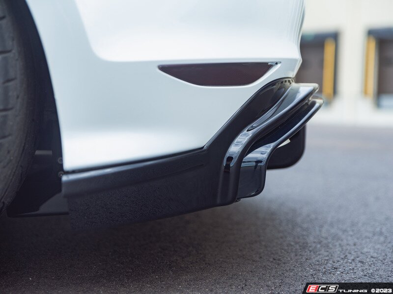 ECS - 039582LA01-01KT - MK7 Golf R Functional Aerodynamic Rear Diffuser Kit