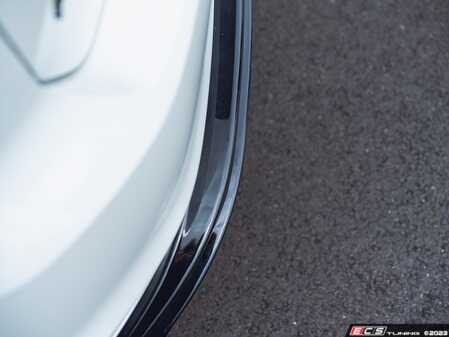 ECS - 039582LA01-01KT - MK7 Golf R Functional Aerodynamic Rear Diffuser Kit