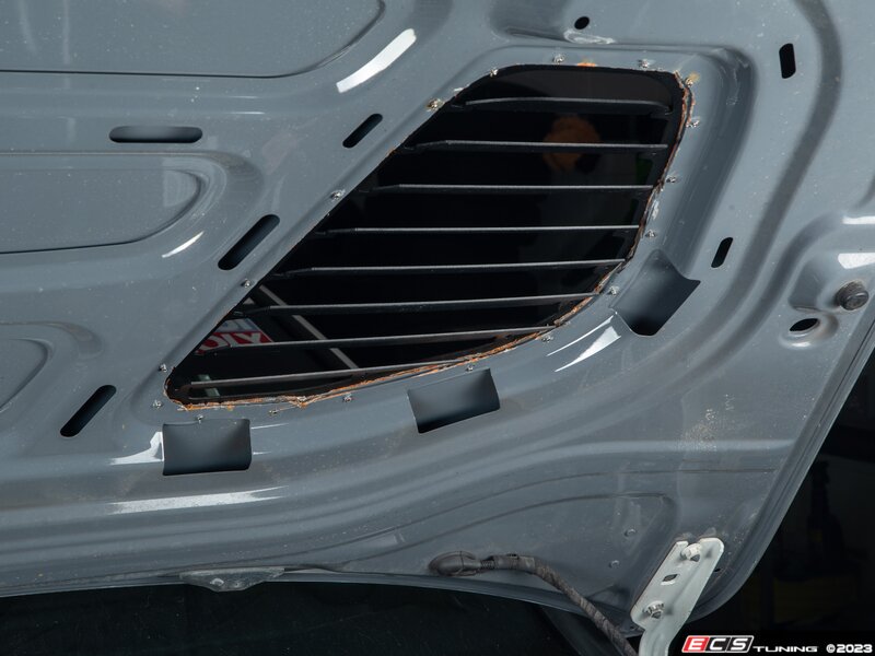 ECS - 051574la01KT - MK7 / MK7.5 GTI / Golf R Hood Vents