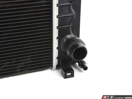Genuine BMW - 17117617638 - Radiator (17-11-7-617-638)