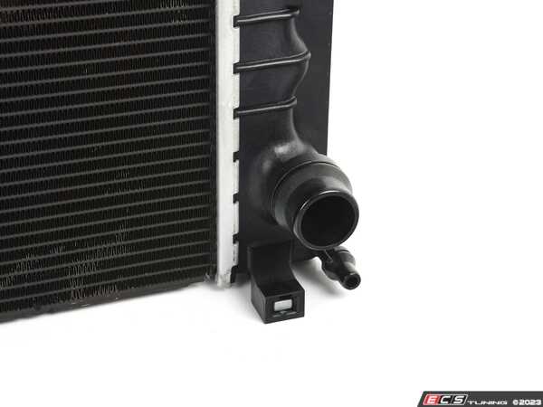 Genuine BMW - 17117617638 - Radiator (17-11-7-617-638)