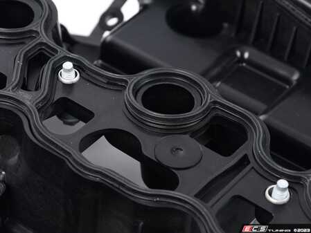 URO - 11127645173 - B58 Valve Cover