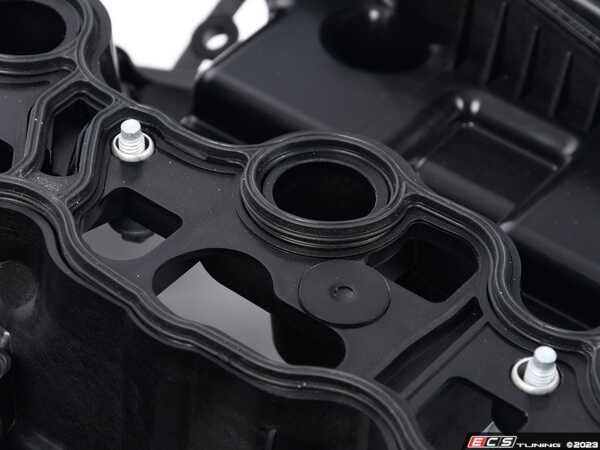 URO - 11127645173 - B58 Valve Cover