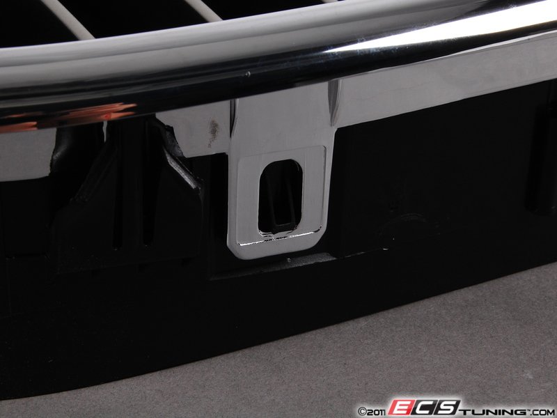 Genuine BMW - 51132497262 - Kidney Grille - Right (51-13-2-497-262)