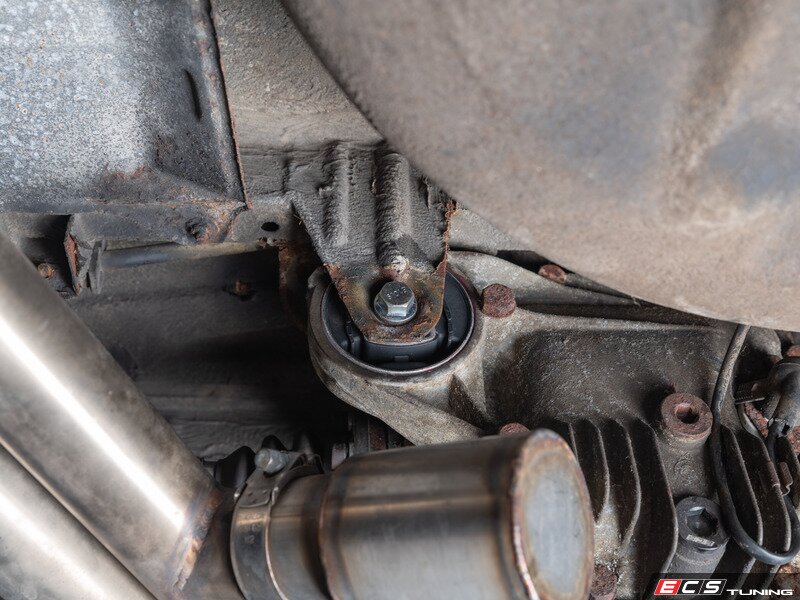 ECS - 055059LA01 - Heavy Duty Rear Differential Bushing