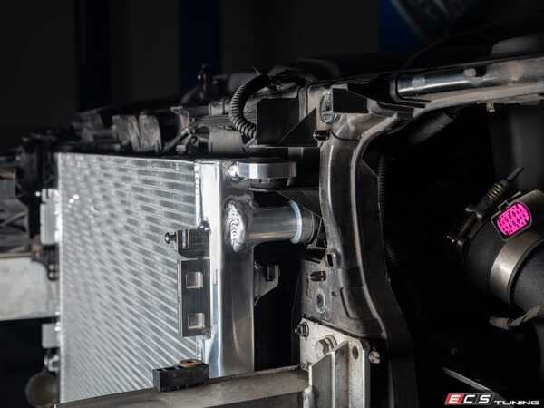 ECS - 012463LA01 - B8 A4 / A5 2.0T Performance Aluminum Radiator
