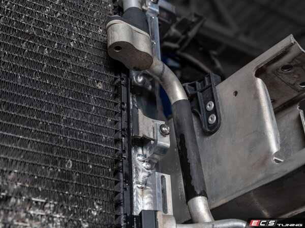 ECS - 012463LA01 - B8 A4 / A5 2.0T Performance Aluminum Radiator