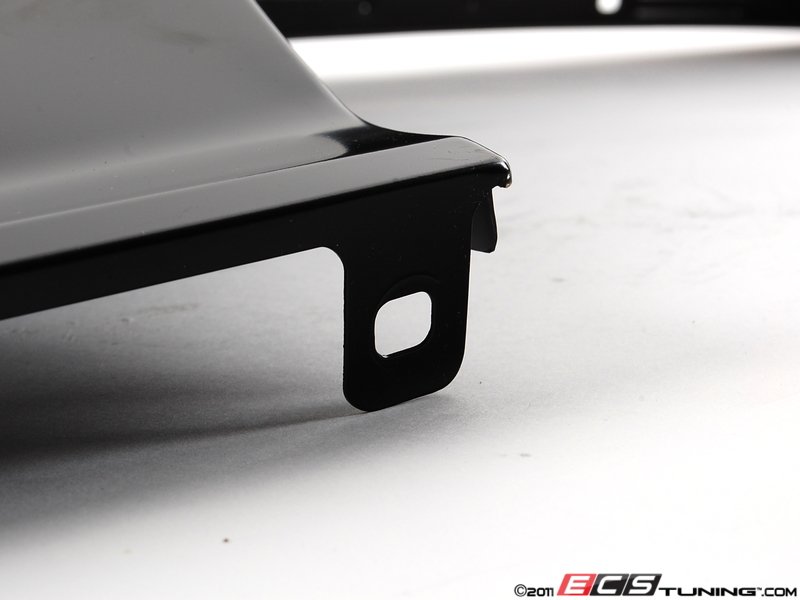 Genuine BMW - 41357042324 - Front Fender - Right (41-35-7-042-324)