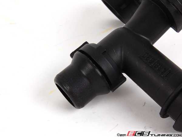 Genuine BMW - 17111438820 - Expansion Tank Connector (17-11-1-438-820)