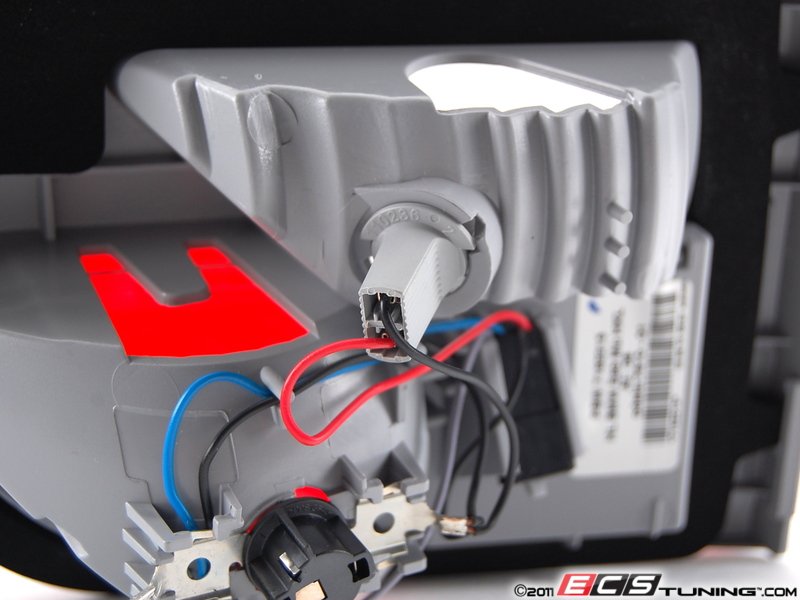 Genuine BMW - 63217162213 - E83 Tail Light - Left (63-21-7-162-213)