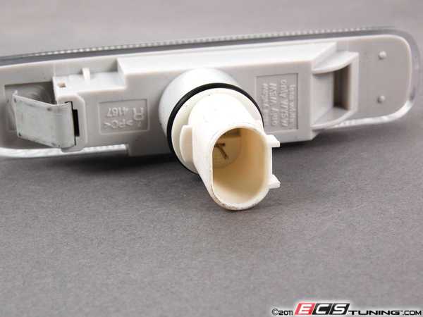 Genuine BMW - 63132228592 - Clear Fender Side Marker - Right (63-13-2 ...