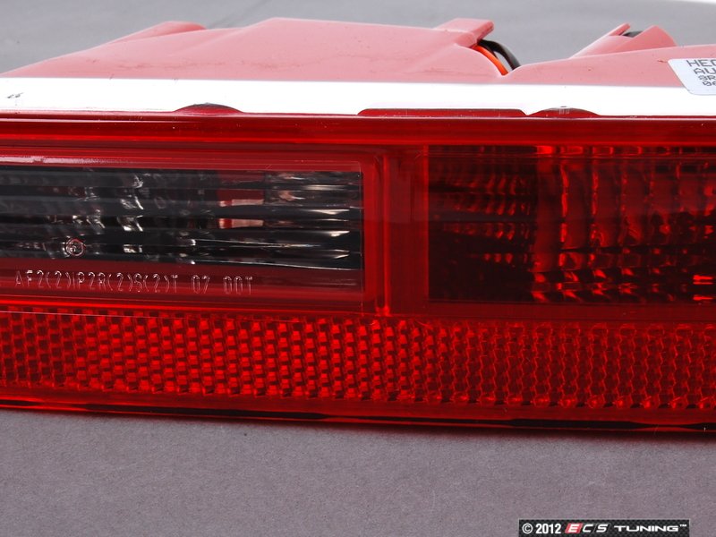Genuine Volkswagen Audi - 8R0945096B - Lower Tail Light - Right (8R0 ...
