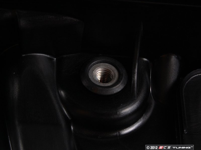 Genuine BMW - 11127563474 - Valve Cover - Right (11-12-7-563-474)