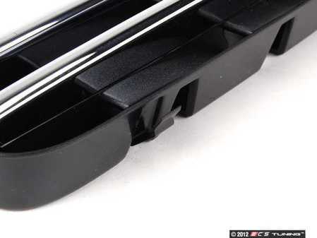 Genuine BMW - 51137896850 - E60 M5 Fender Grille - right (51-13-7-896-850)